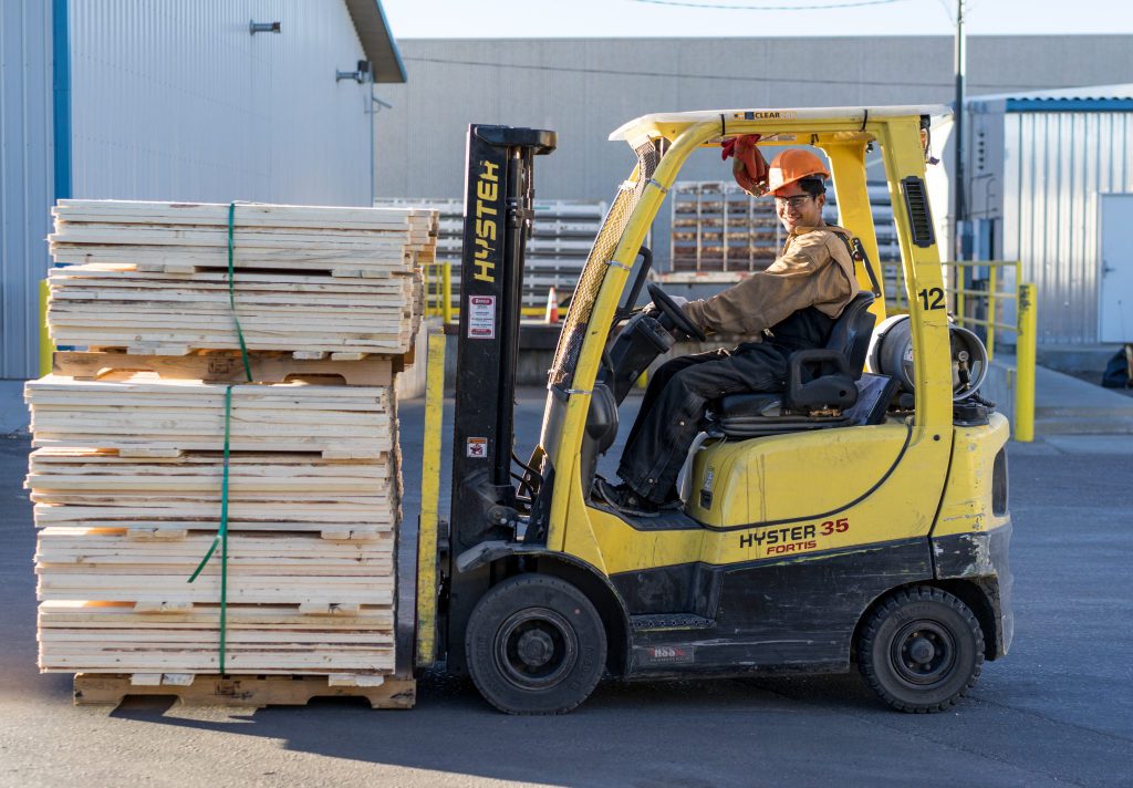 How Hiring Refugees Transformed This Pallet Manufacturing Company ...